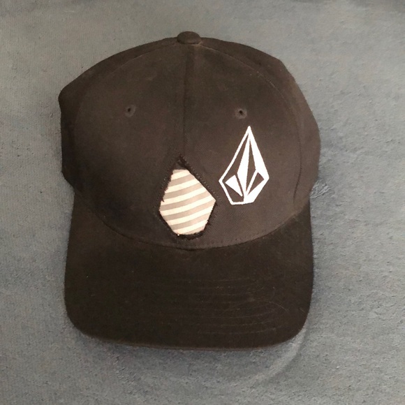 Volcom | Accessories | Black Volcom Hat | Poshmark